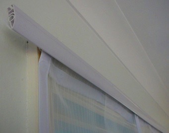 Magnetic Self-Closing Flyscreen Window | Flyscreen Queen
